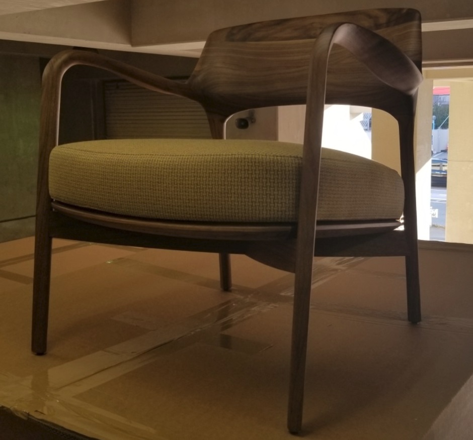 porada LOUIS | IL DESIGN (イル デザイン)